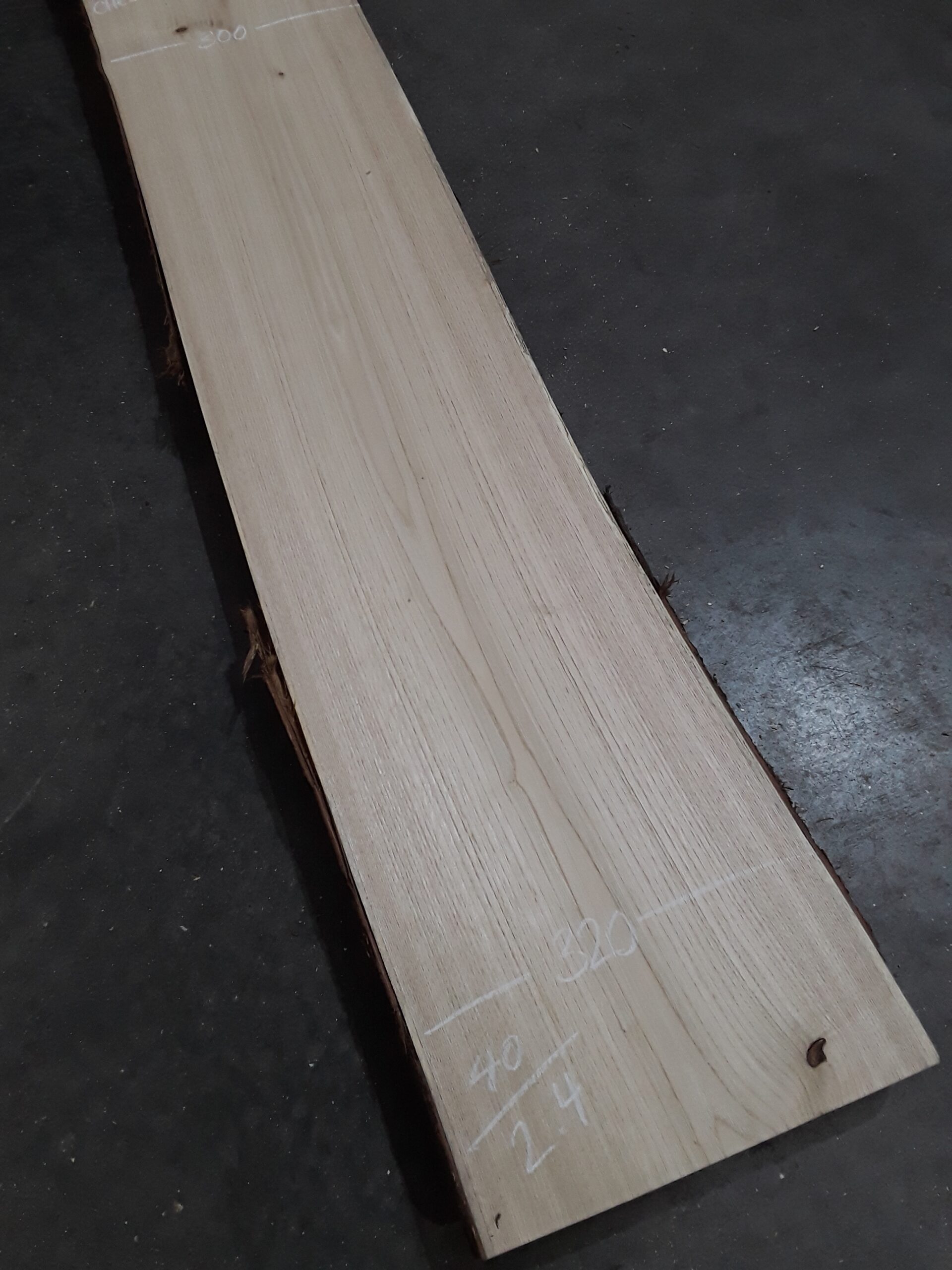 Chestnut – 40 mm x 300 mm x 2.4 m – The Timber Rack